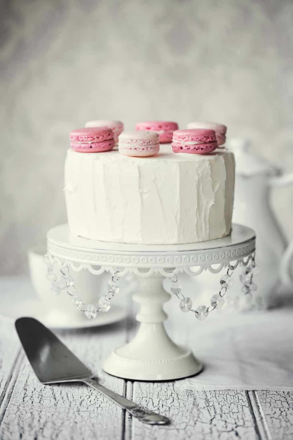 10 Easy & Gorgeous Minimalist Cake Design Ideas - The Tasty Tip